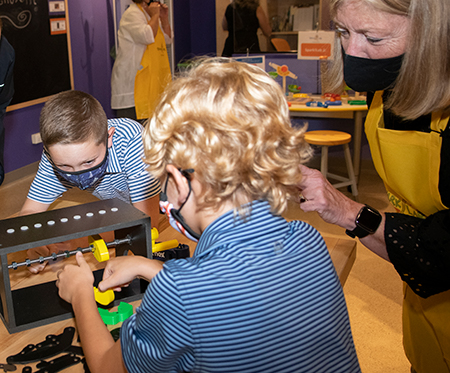 Spark!Lab School Group Experience - Morris Museum